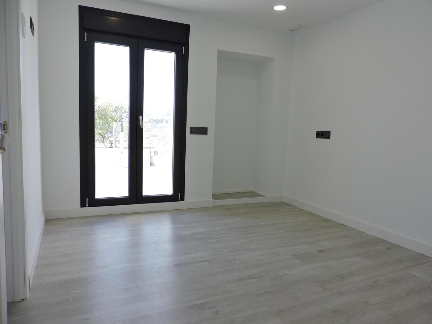 Villa-reformada-estilo-moderno-M100265-19 | Blanca International